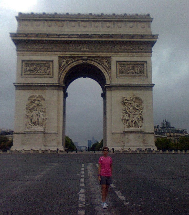 At the Arc of Triumph with Tracy | Paris Running Tours (English)